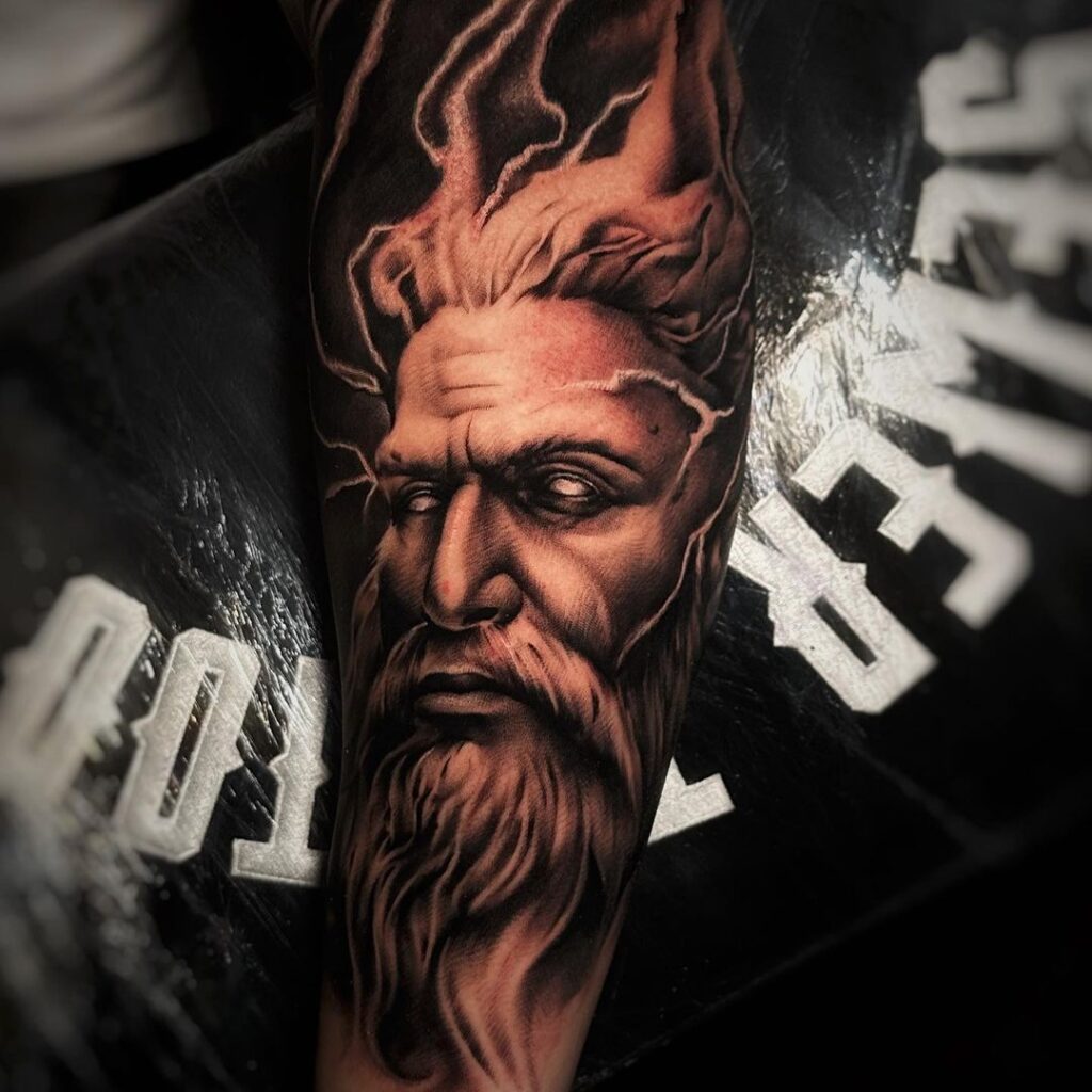 Tetování náboženství Zeus symbol síly na předloktí | Tetovani.cz