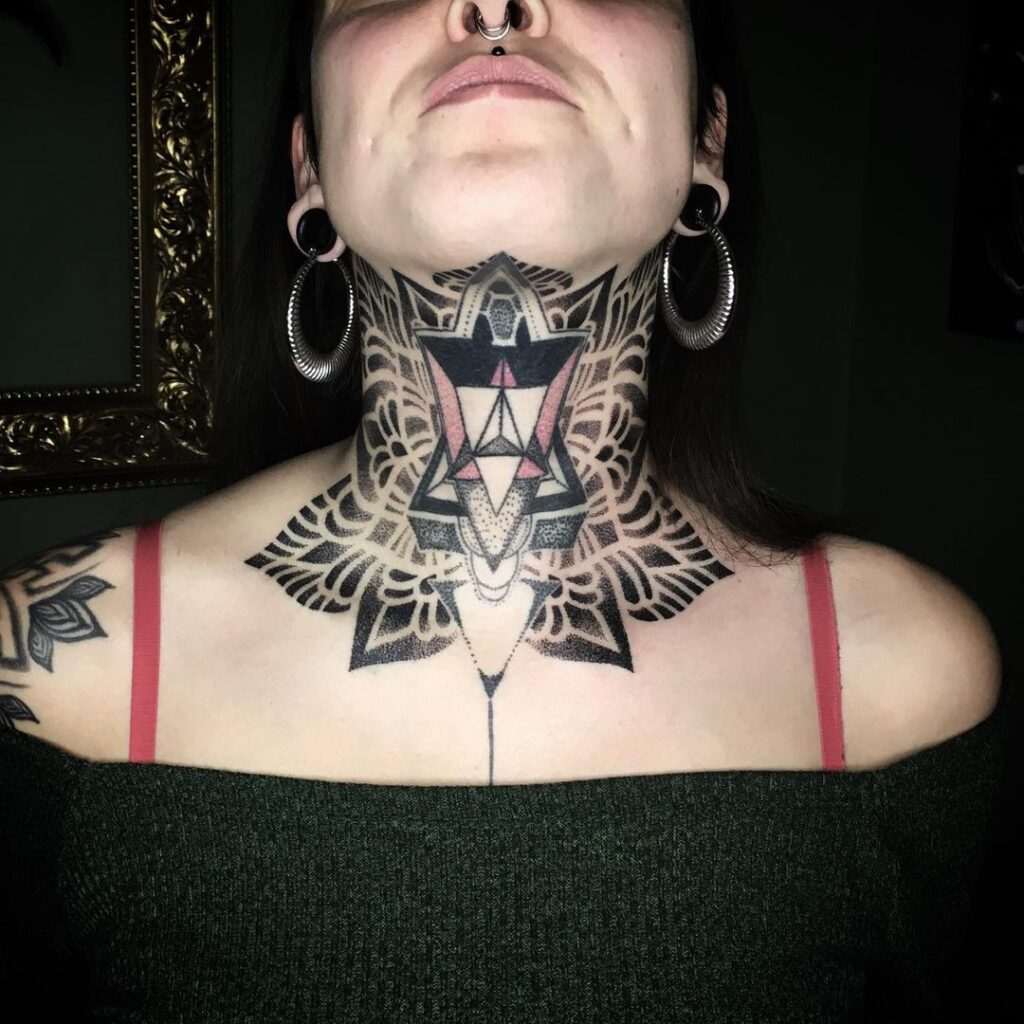 Tetování znaky a symboly, tvary na krku | Tetovani.cz