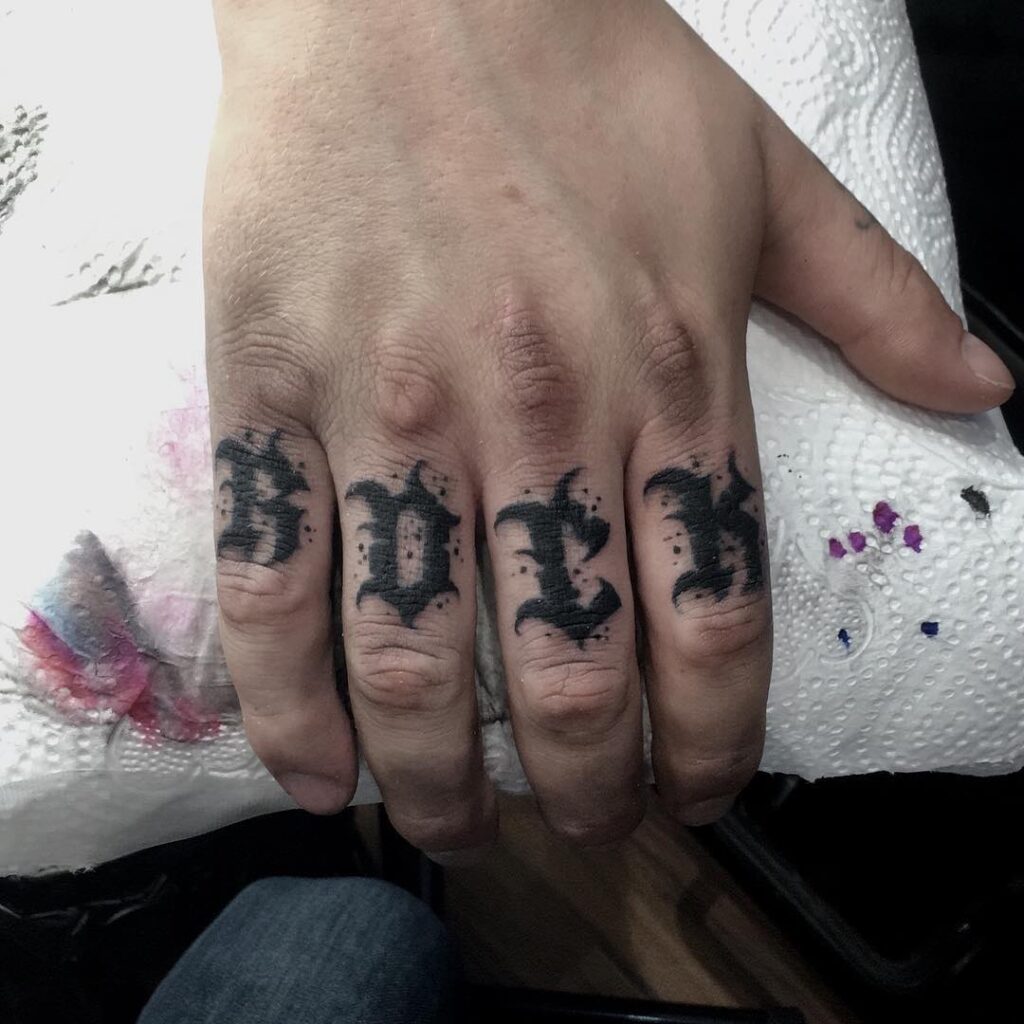 Tetování symbol nápis, rock, hudba na prsty | Tetovani.cz