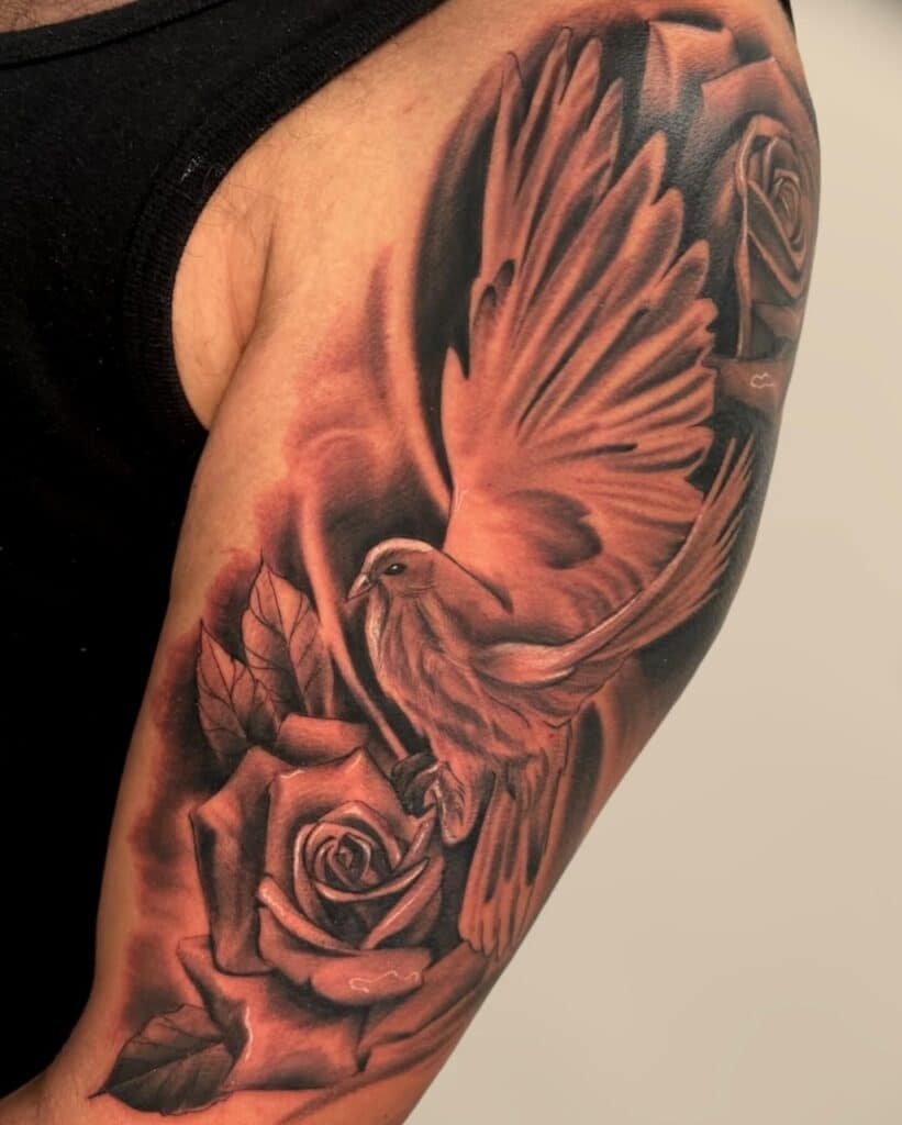 Tetování ptáci, holubice a květiny, růže na rameni | Tetovani.cz