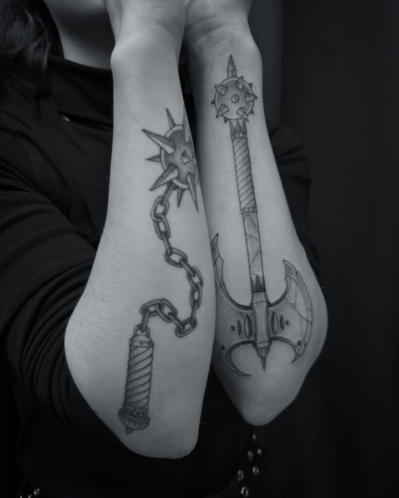 Tetování symbol síly, zbraně na předloktí | Tetovani.cz
