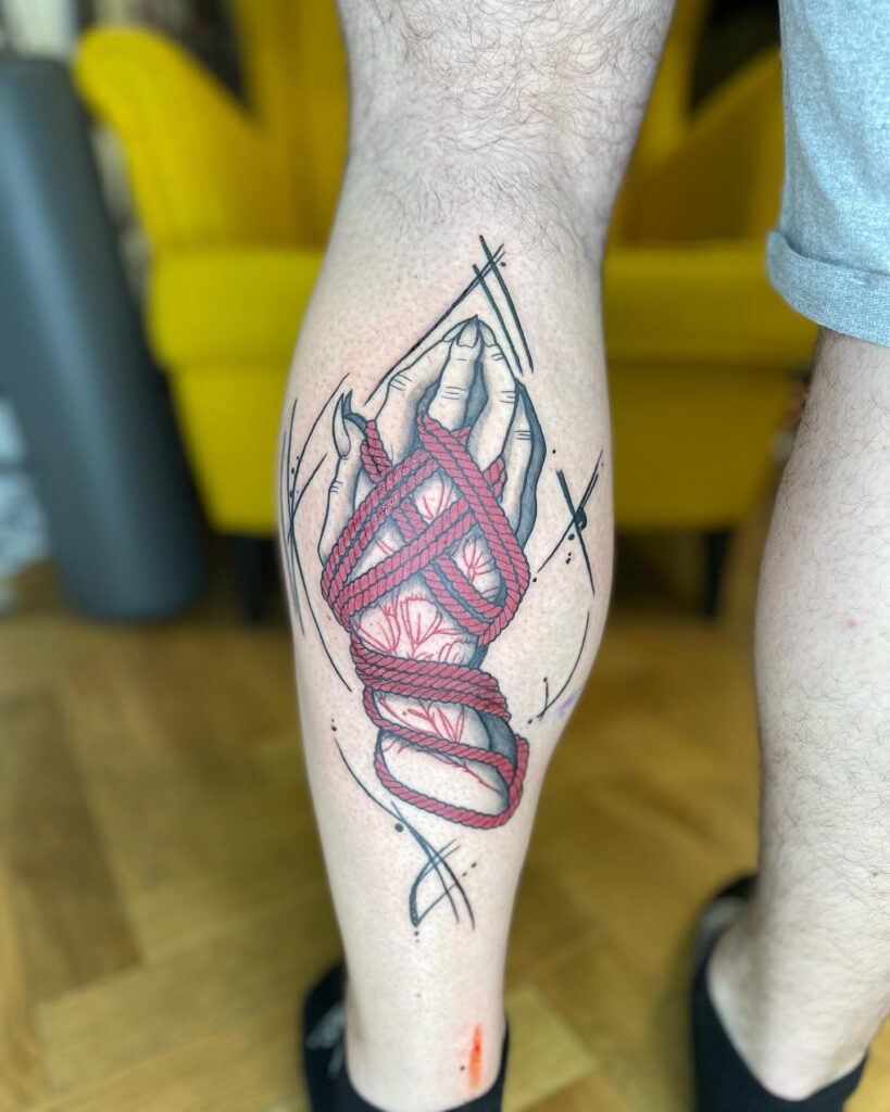 Tetování ruka na lýtko | Tetovani.cz