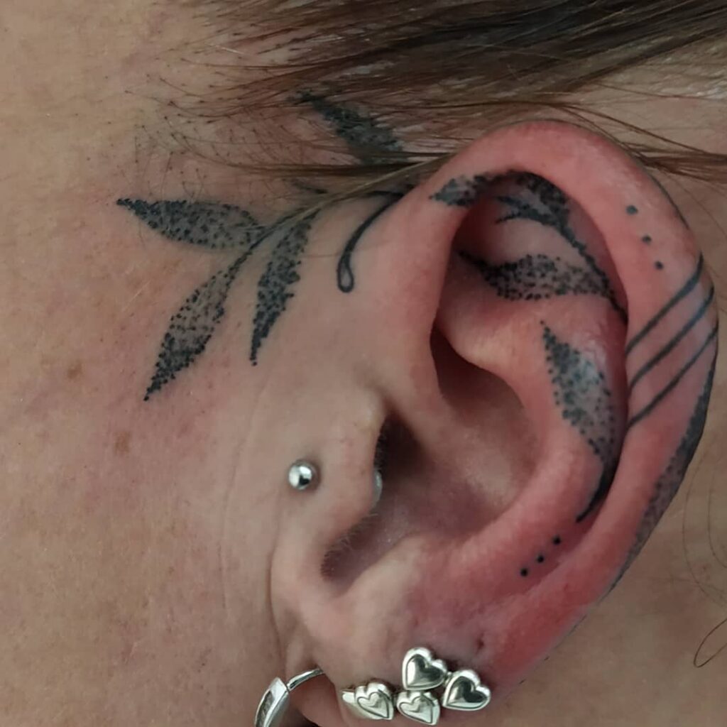 Tetování větvička na uchu | Tetovani.cz