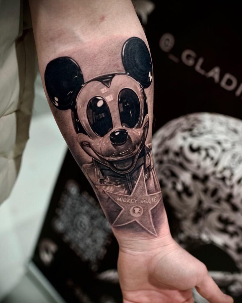 Tetování z filmů a pohádek Disney, Mickey Mouse na předloktí | Tetovani.cz