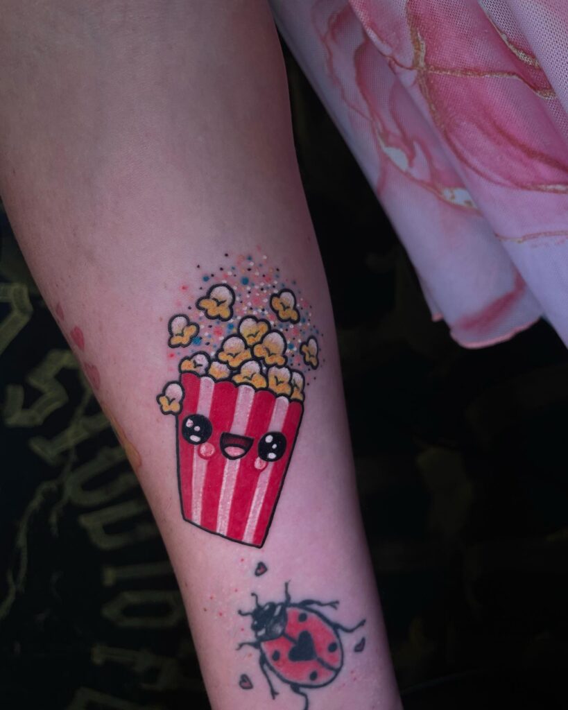 Tetování popcorn na ruku | Tetovani.cz